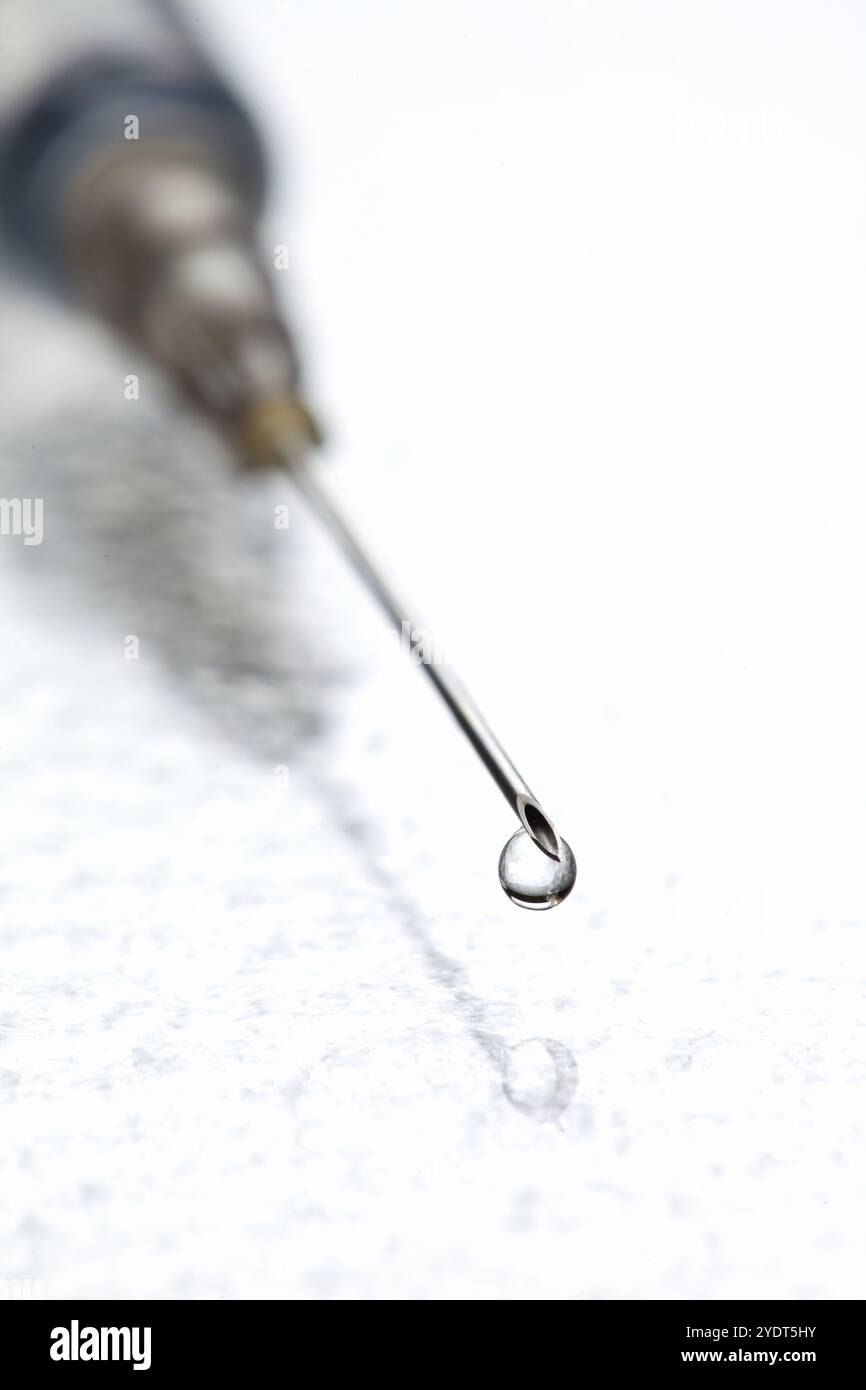 Vaccination needle apparatus hi-res stock photography and images - Alamy