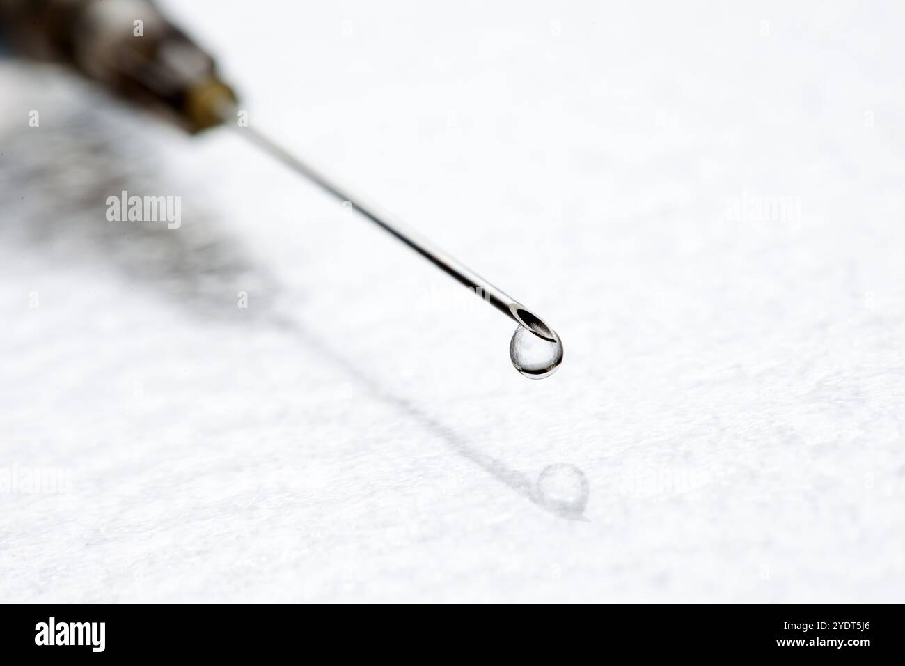 Vaccination needle apparatus hi-res stock photography and images - Alamy