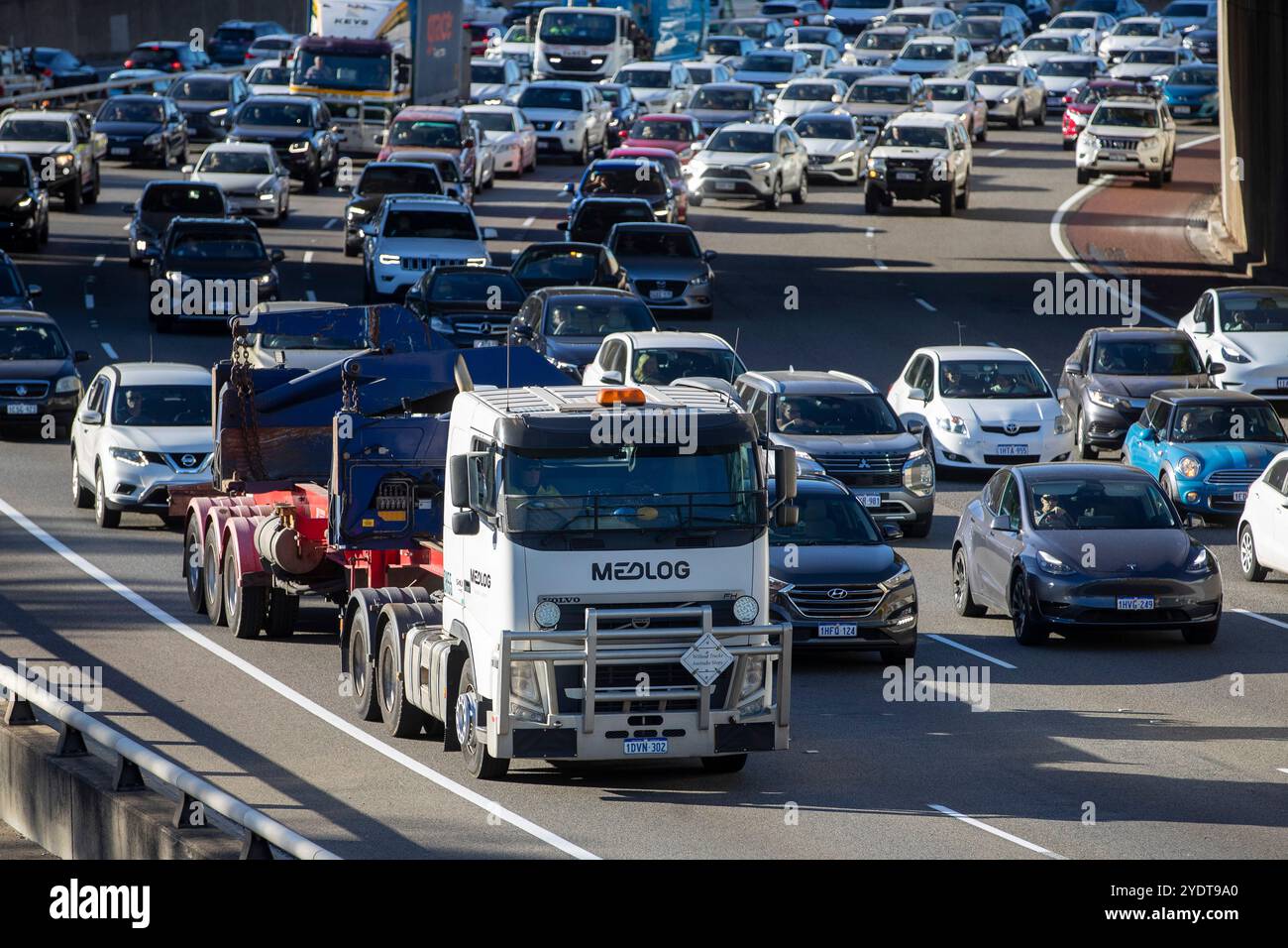 Multiple cars on multi lane hi-res stock photography and images - Alamy