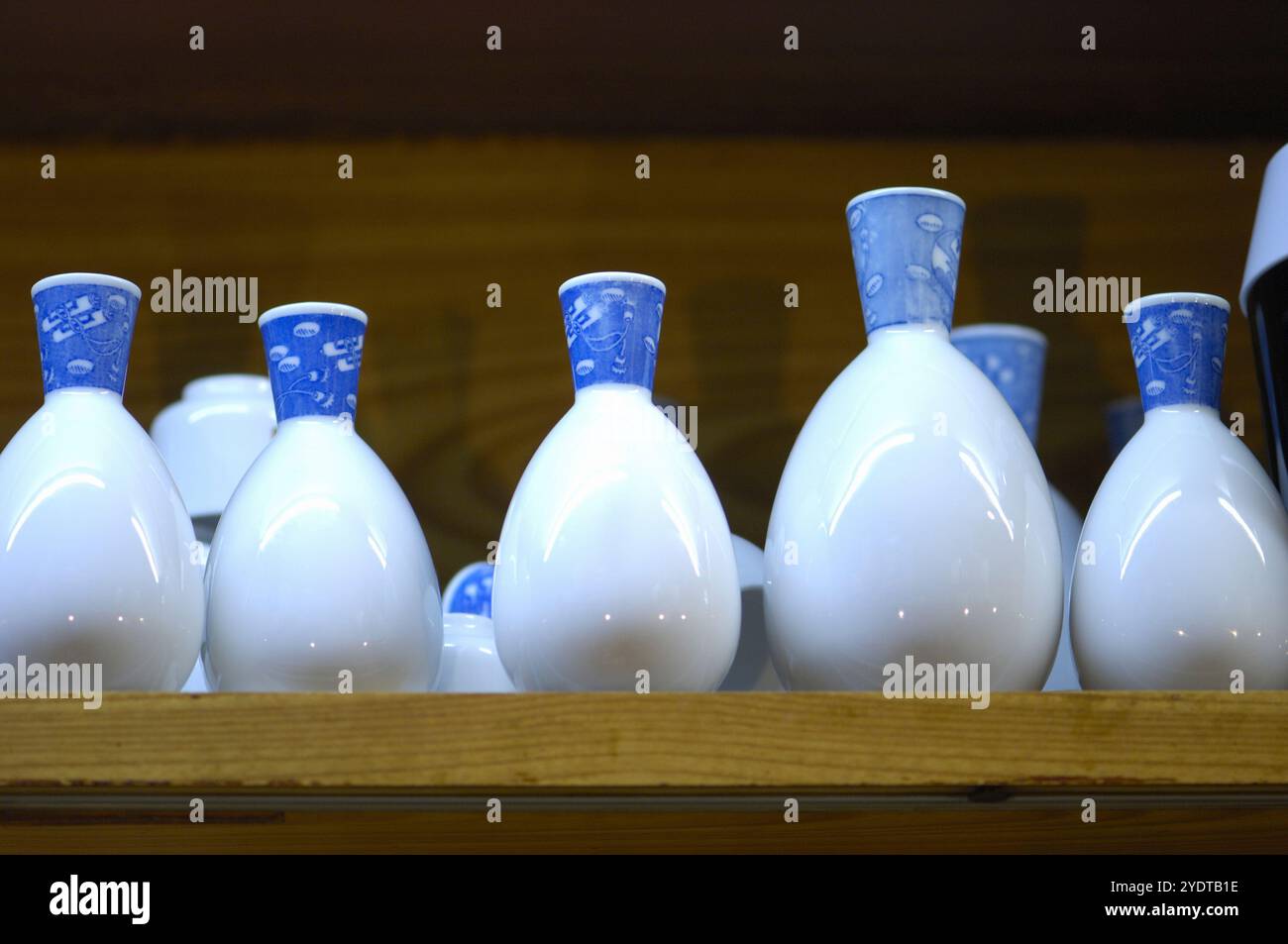Lined up on the shelf hi-res stock photography and images - Alamy