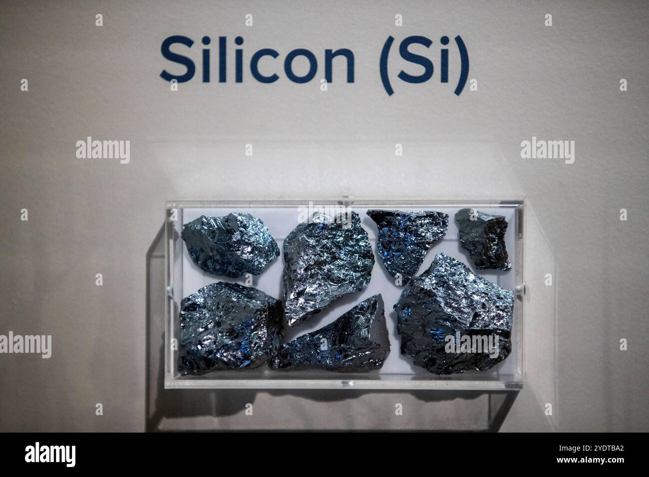 Electronics minerals display hi-res stock photography and images - Alamy