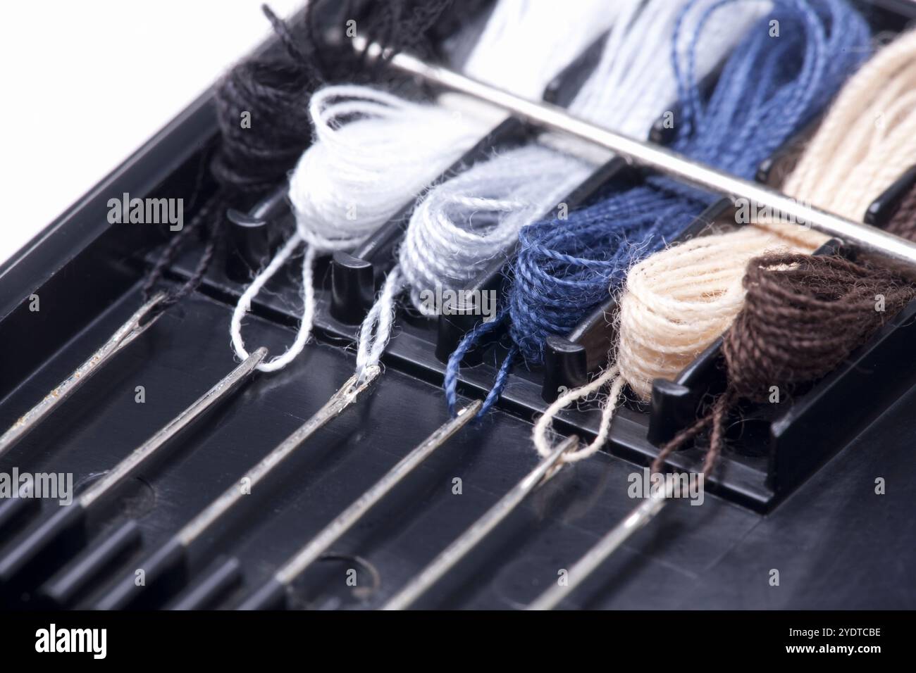 Needle and thread Stock Photo - Alamy