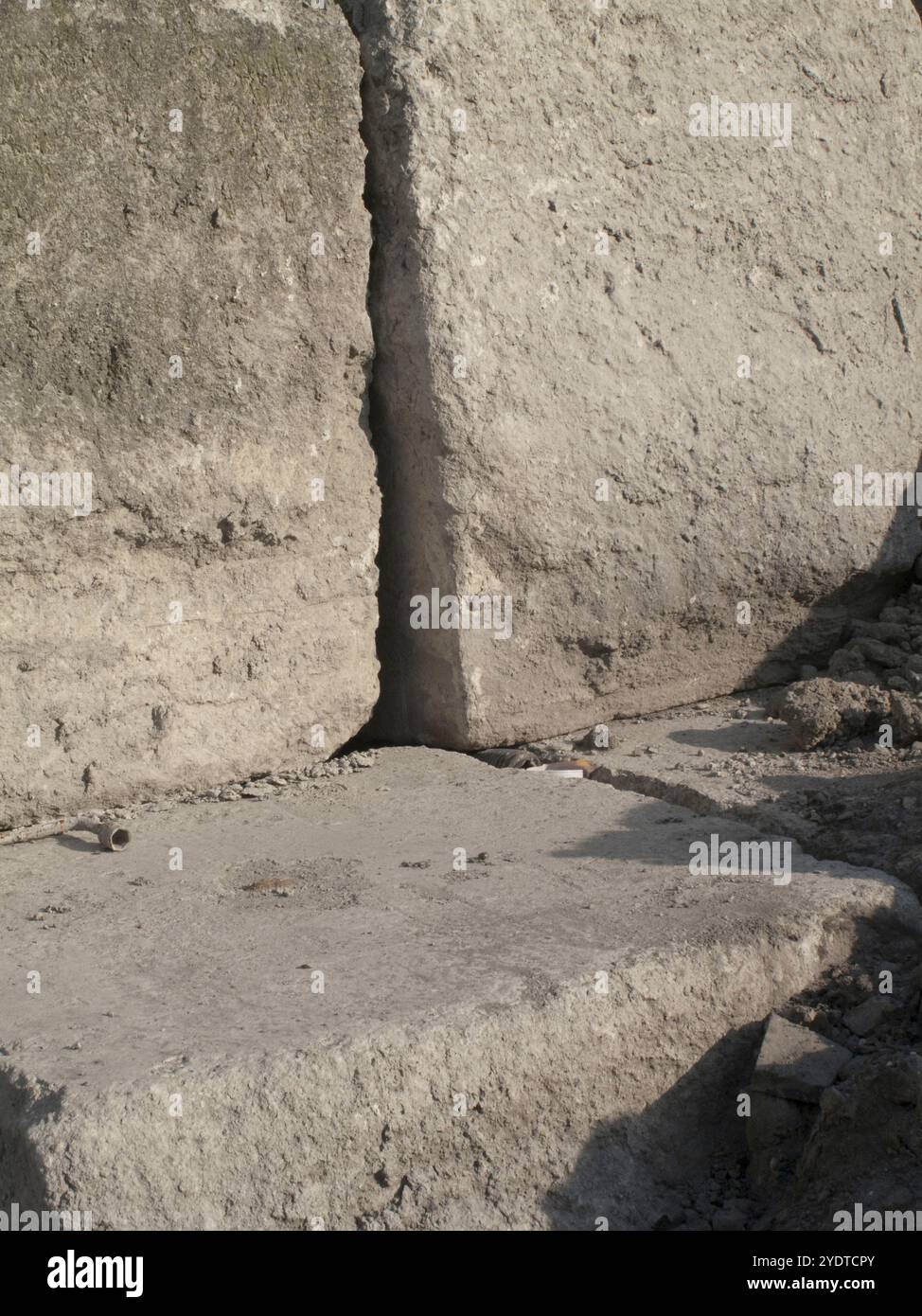 Square concrete block hi-res stock photography and images - Alamy