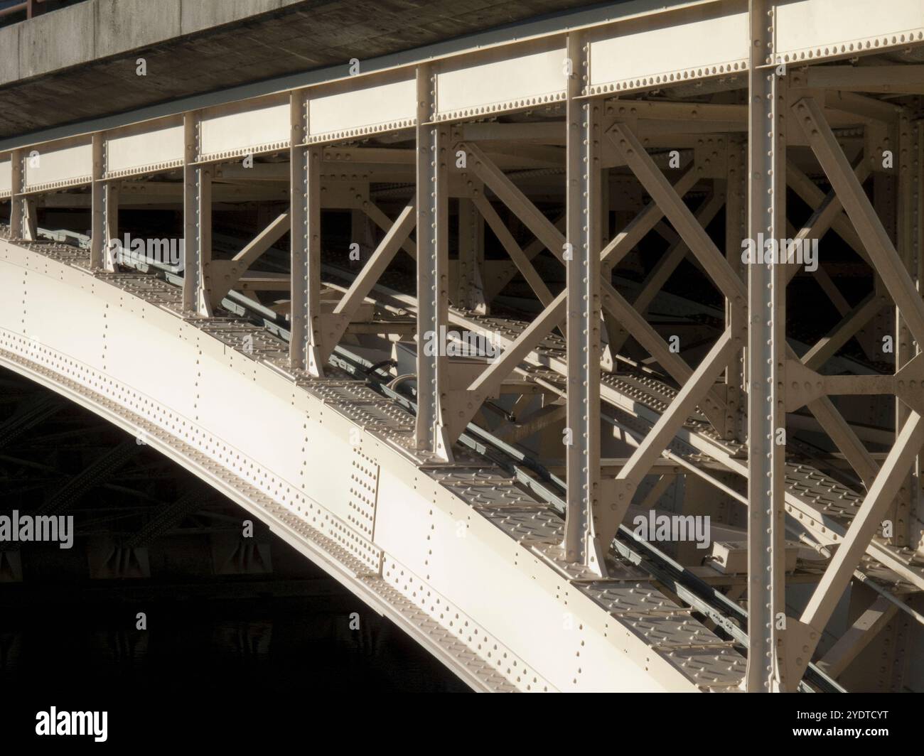 Steel frame bridge hi-res stock photography and images - Alamy