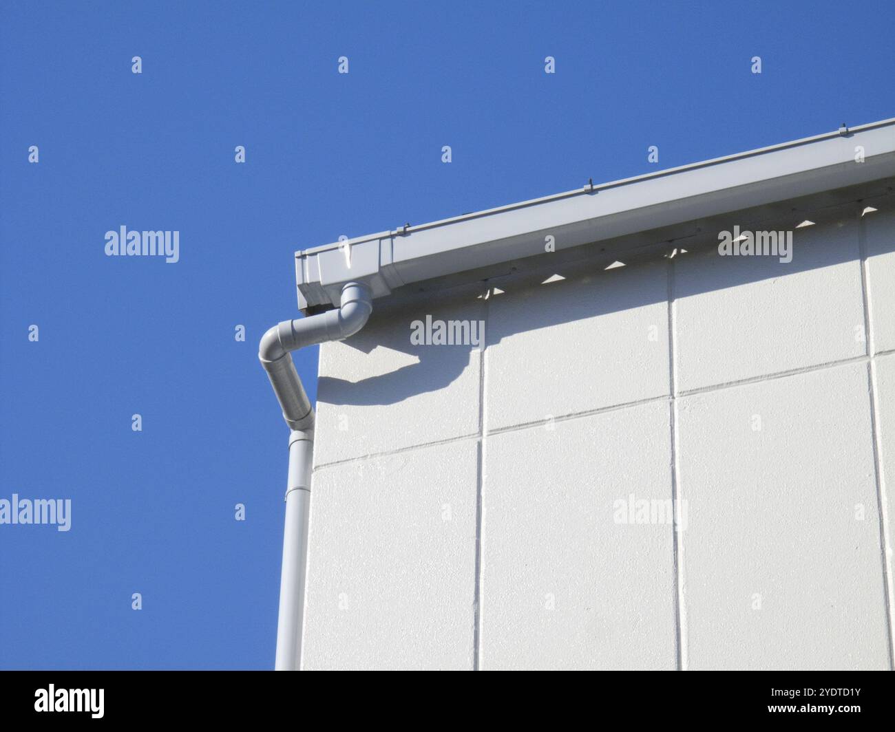 Warehouse exterior gutter hi-res stock photography and images - Alamy