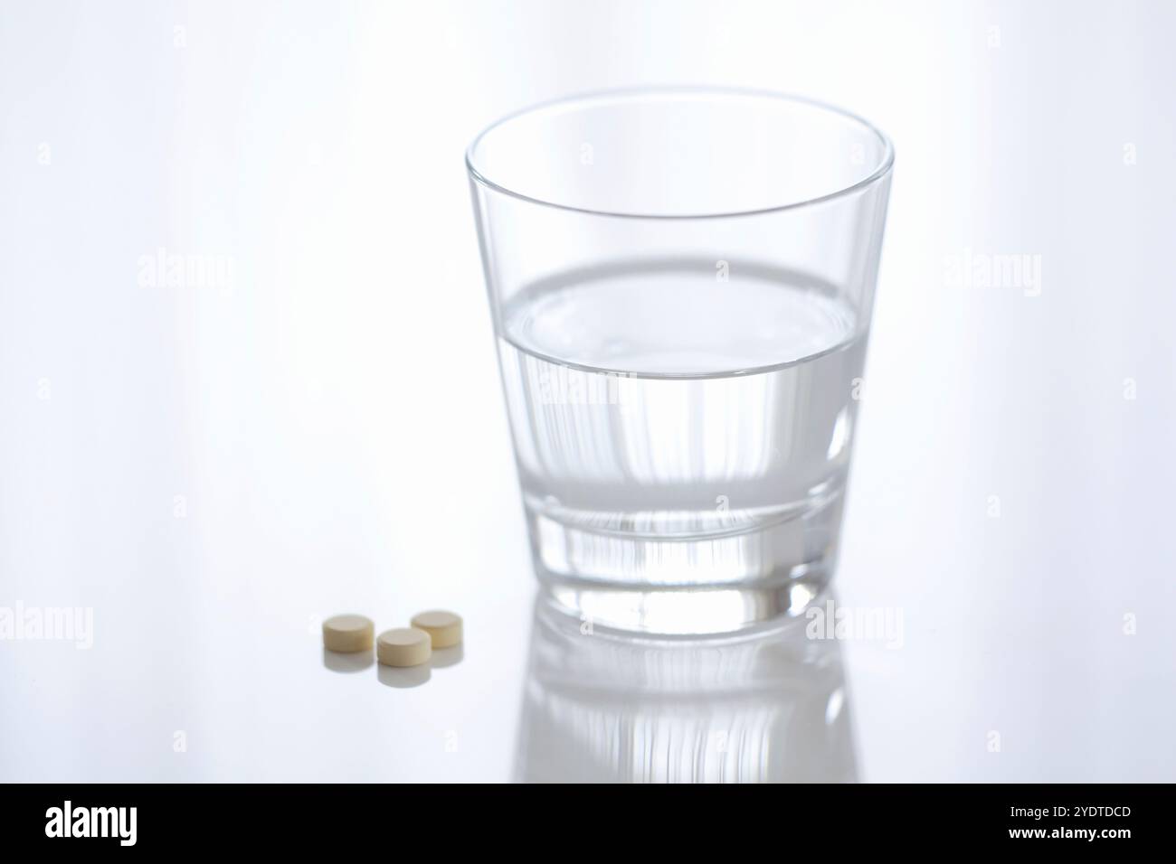 Tablet glass hi-res stock photography and images - Alamy