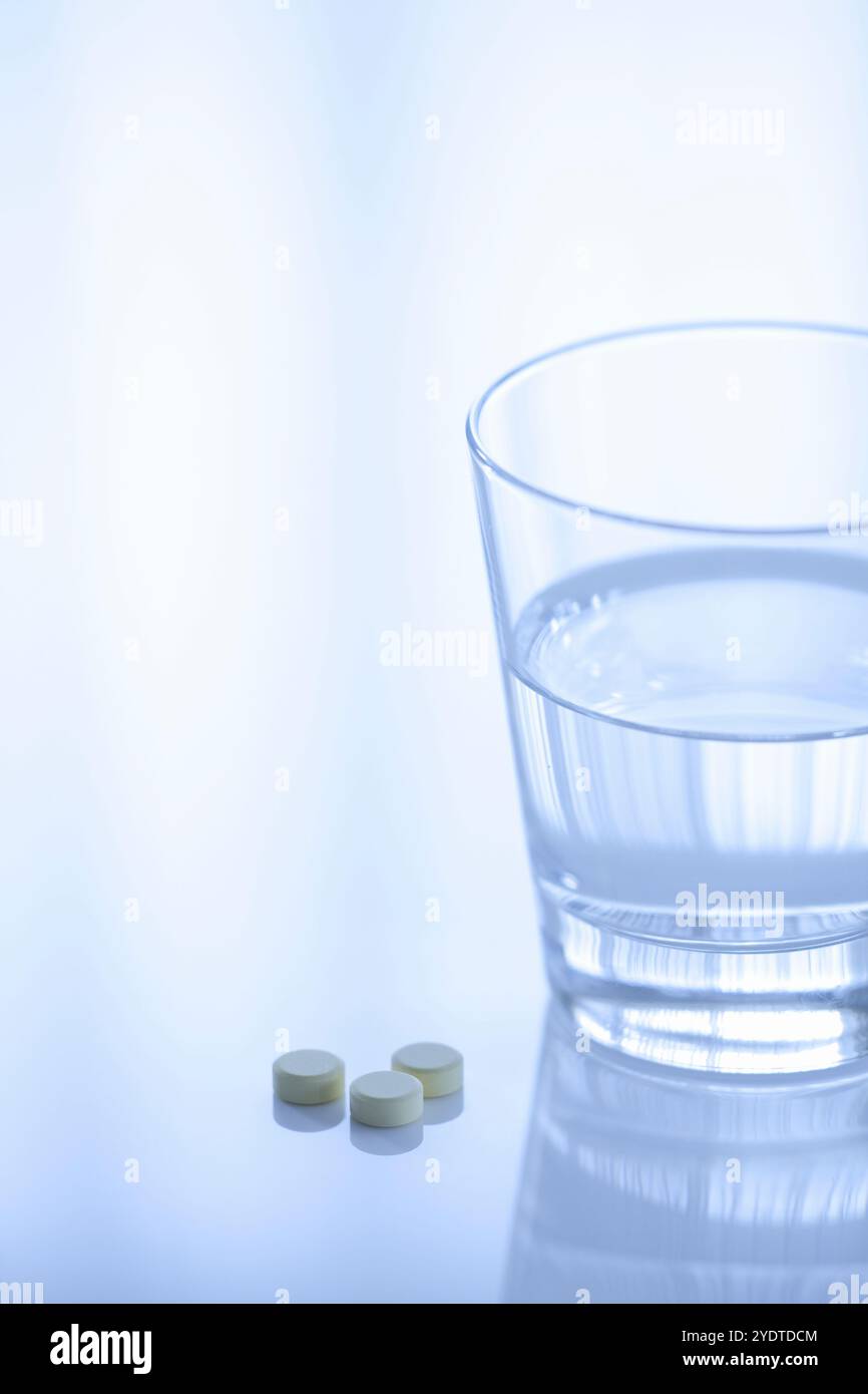 Tablet glass hi-res stock photography and images - Alamy