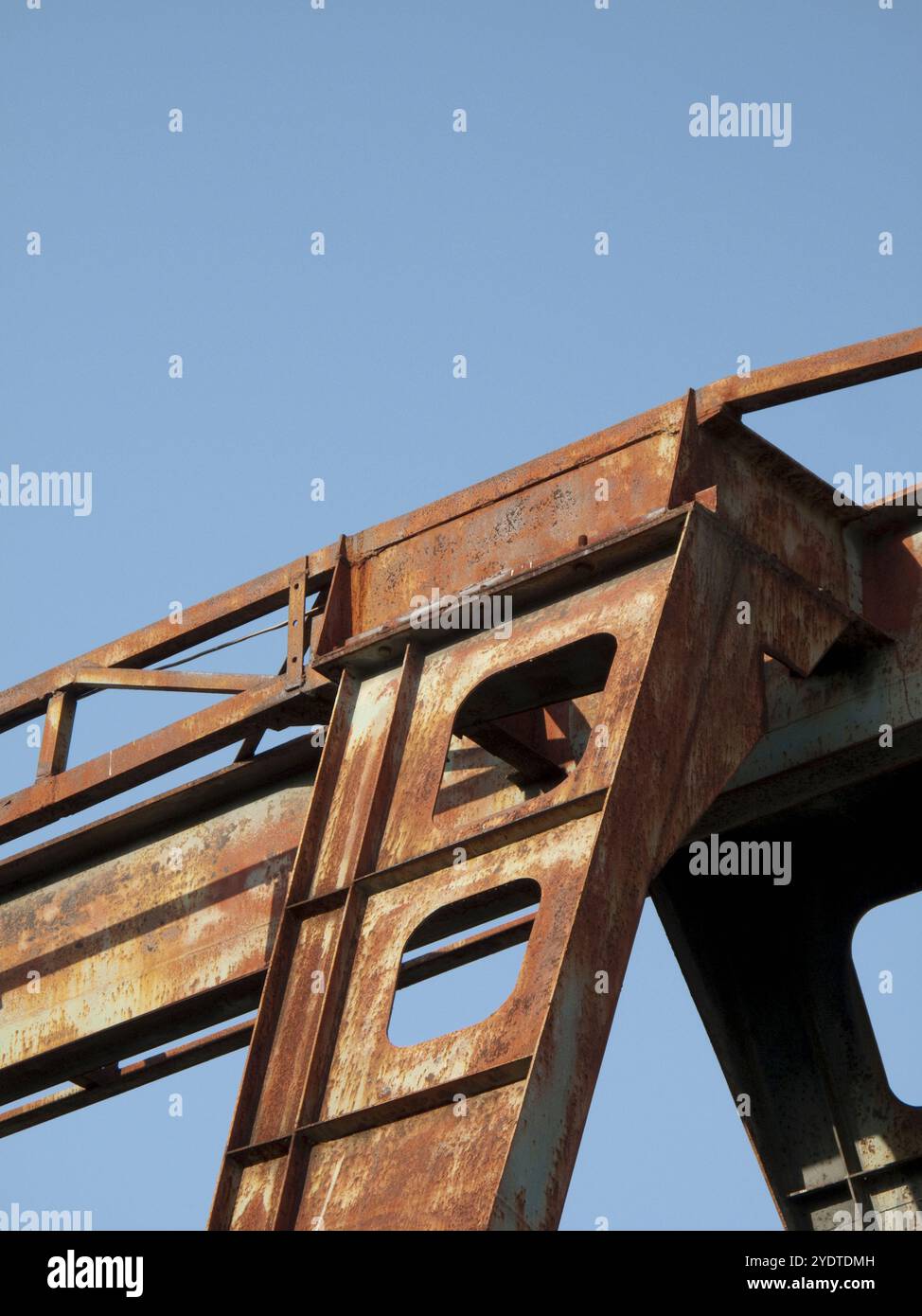 Steel frame hi-res stock photography and images - Alamy