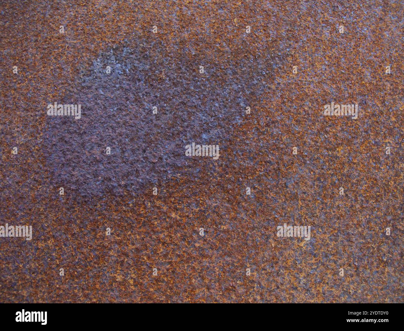 Rust on reddish-brown iron plate Stock Photo - Alamy