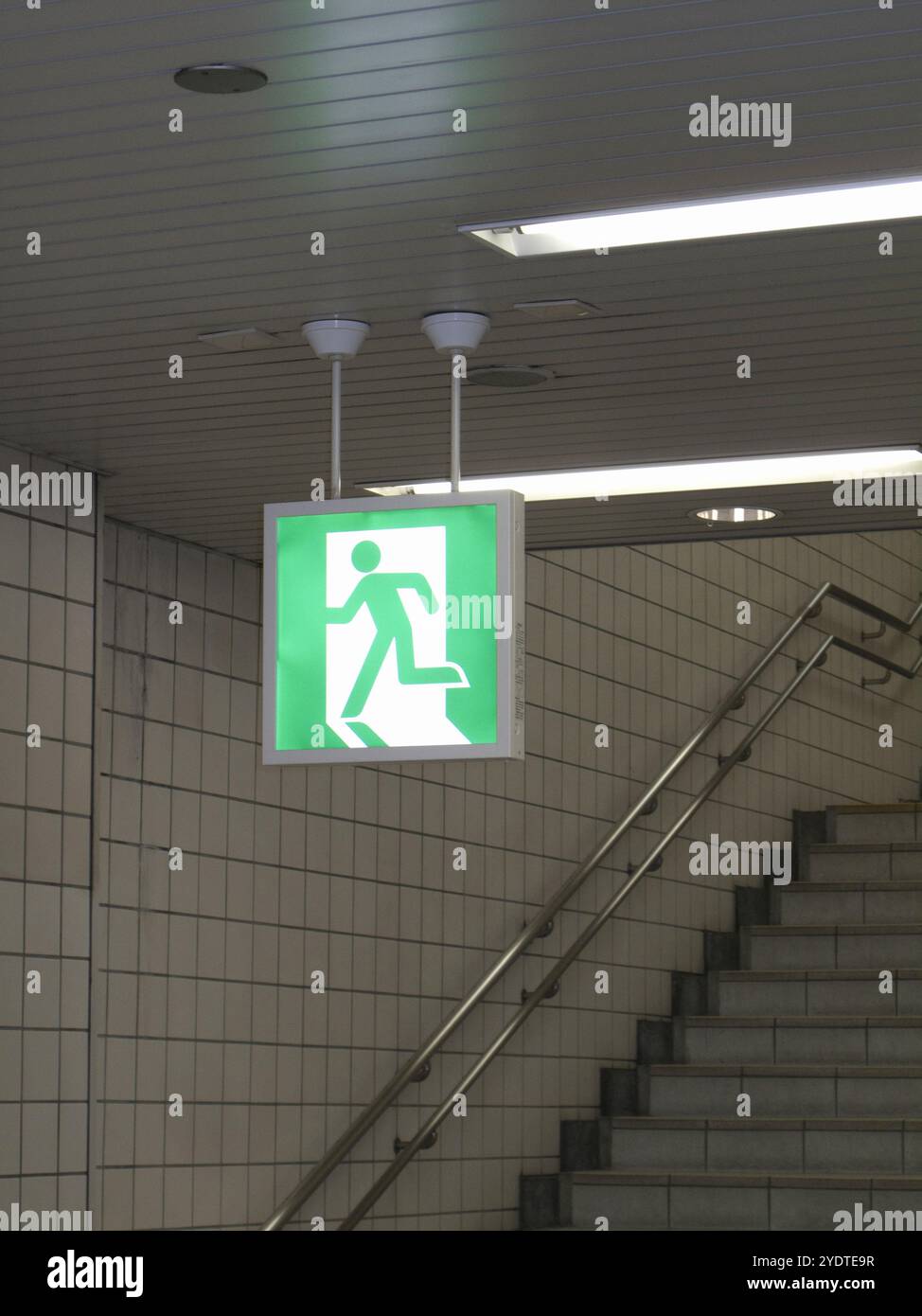 Emergency exit signs hi-res stock photography and images - Alamy