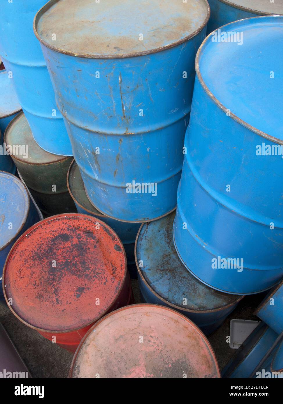 Pile of oil drums hi-res stock photography and images - Alamy