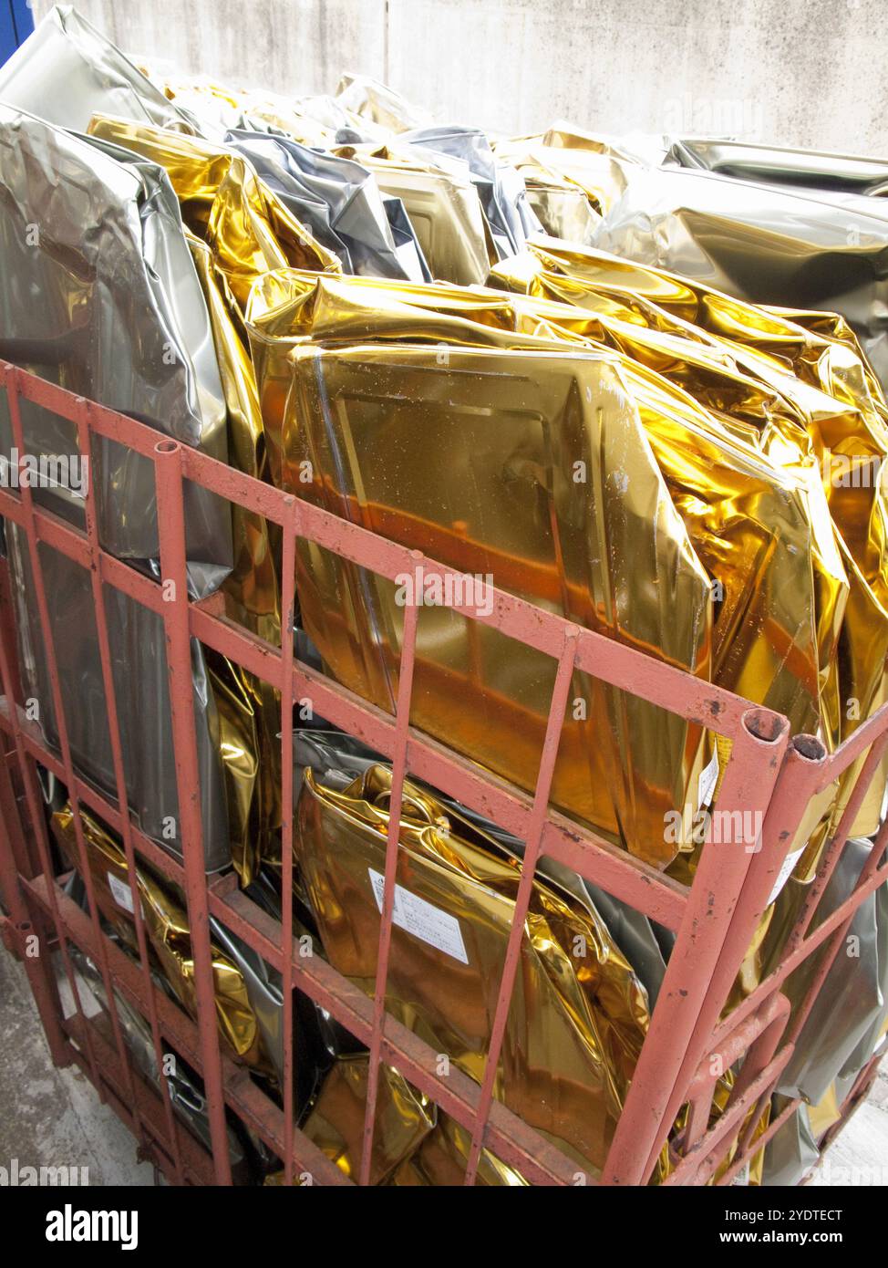 Industrial garbage can hi-res stock photography and images - Alamy