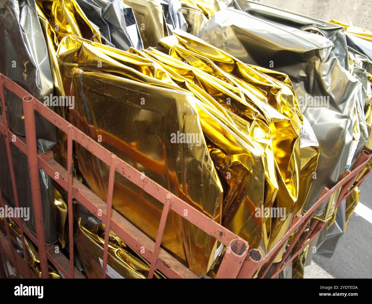 Litre can hi-res stock photography and images - Alamy