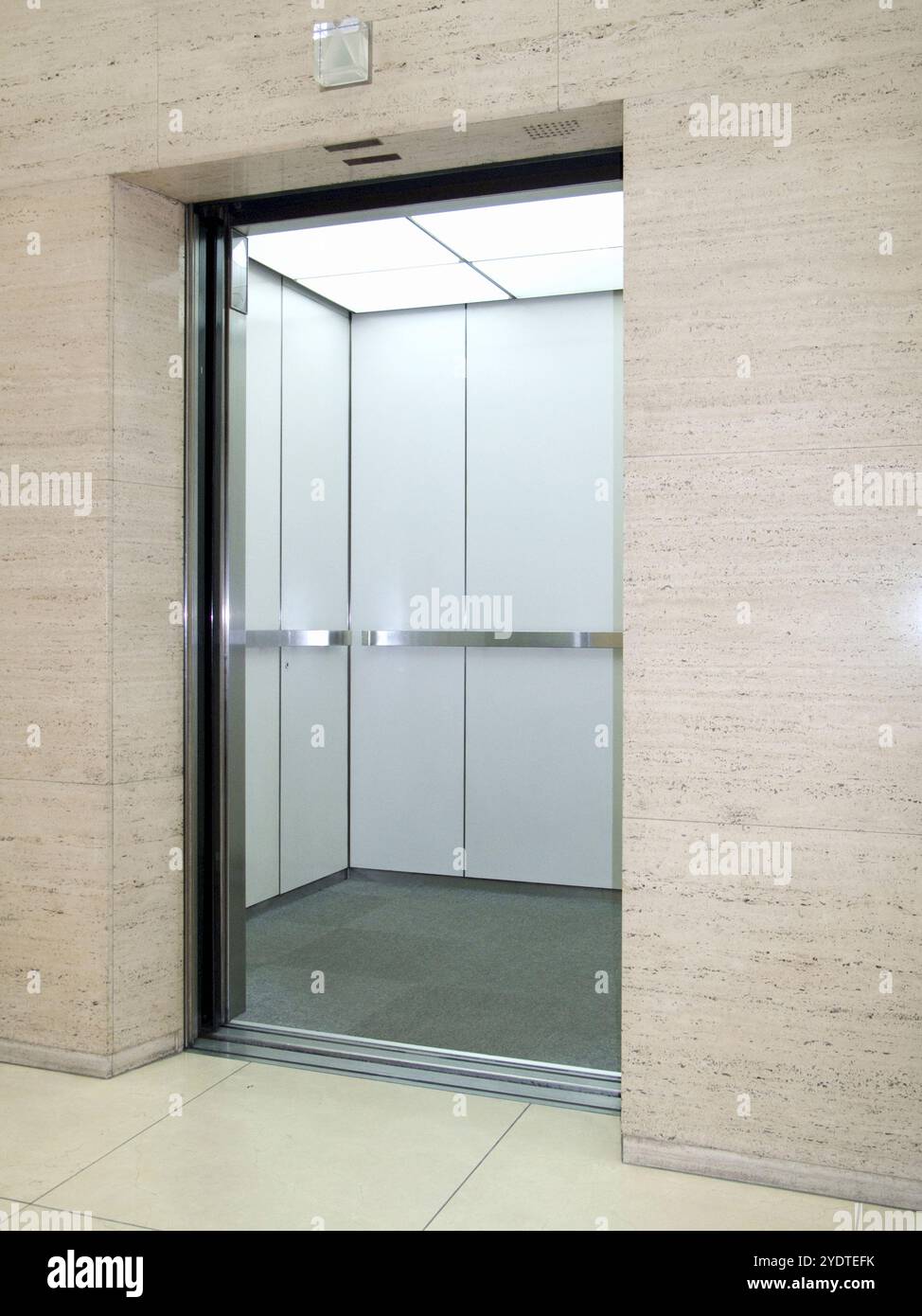 Elevator in waiting office Elevator in office waiting Stock Photo - Alamy