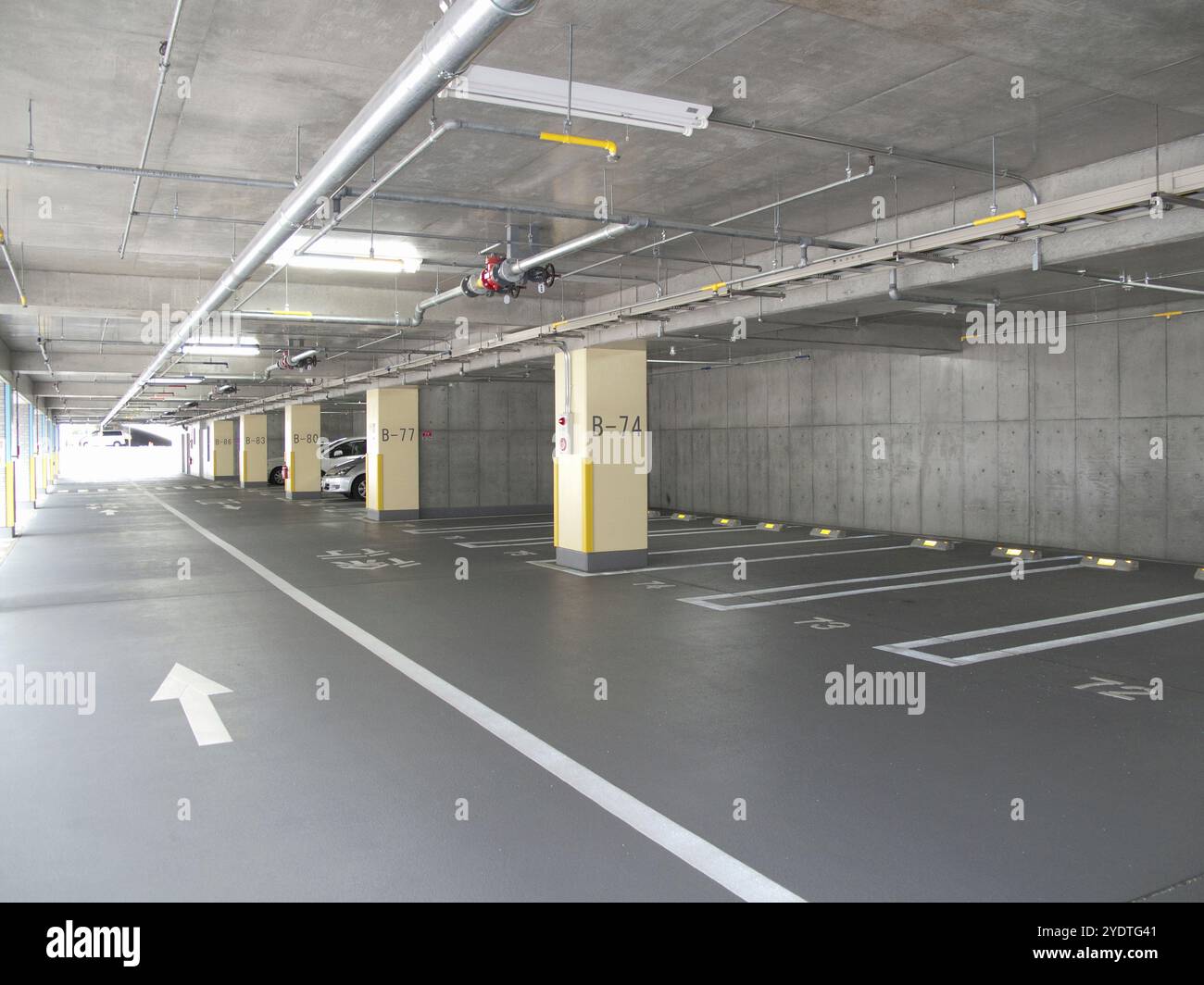 Concrete in underground car park Stock Photo - Alamy