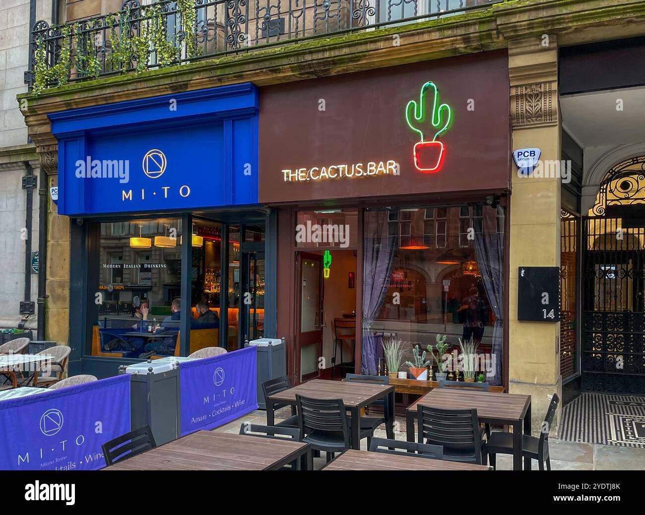 Small cocktail bars on Castle Street Stock Photo - Alamy