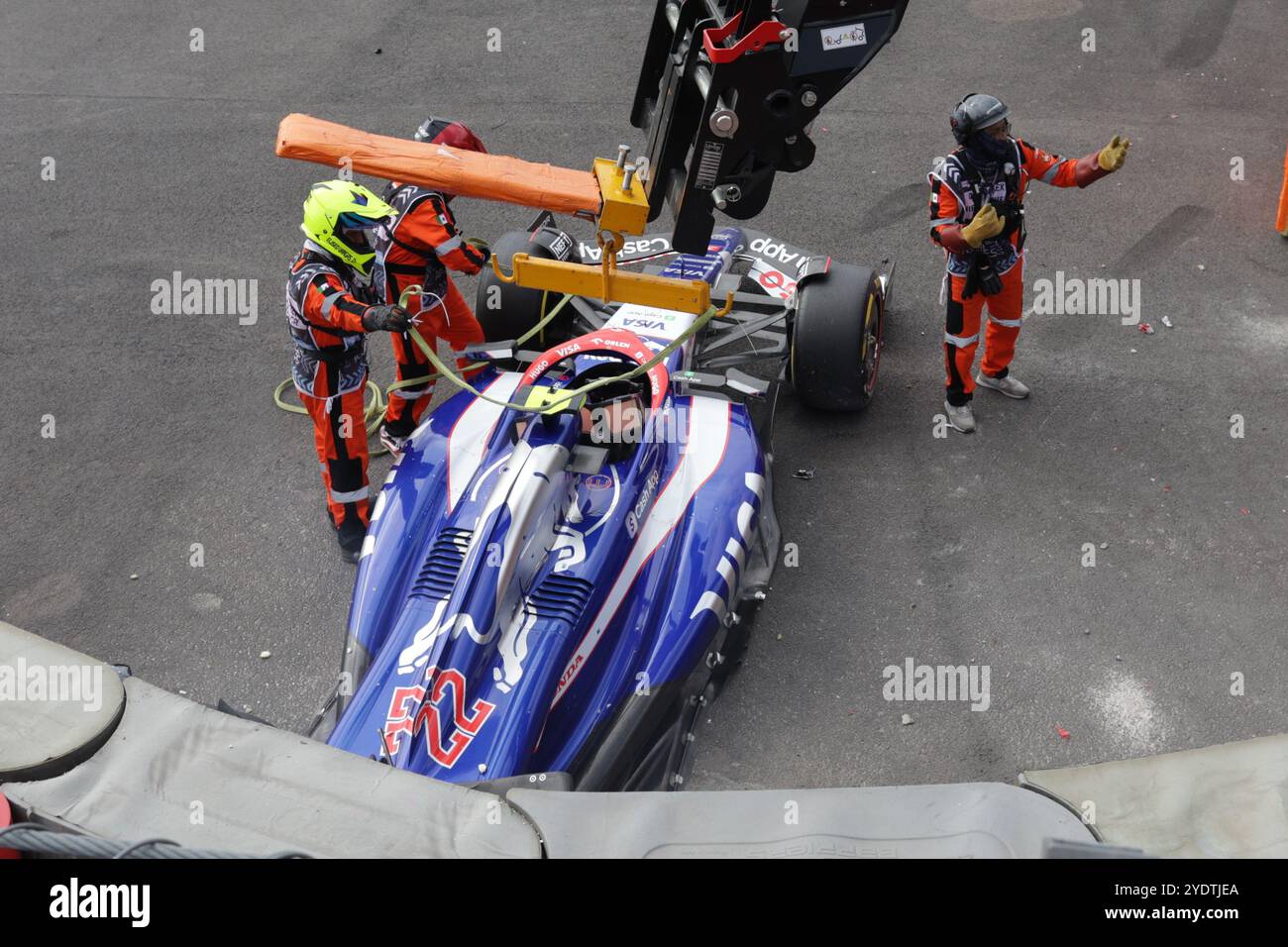 (241028) -- MEXICO CITY, Oct. 28, 2024 (Xinhua) -- The car of RB's ...