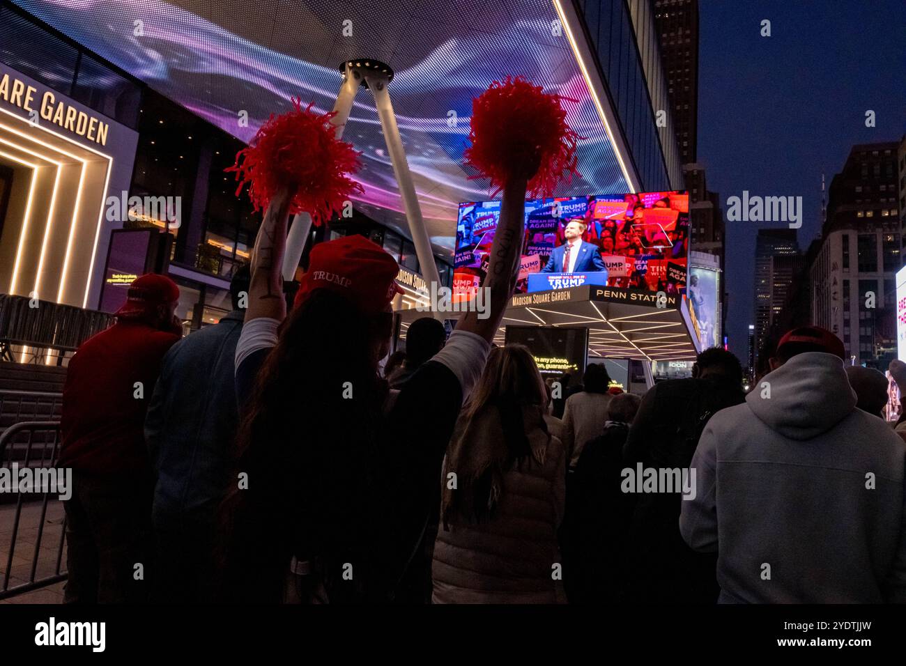 Jd vance 2024 campaign hi-res stock photography and images - Alamy