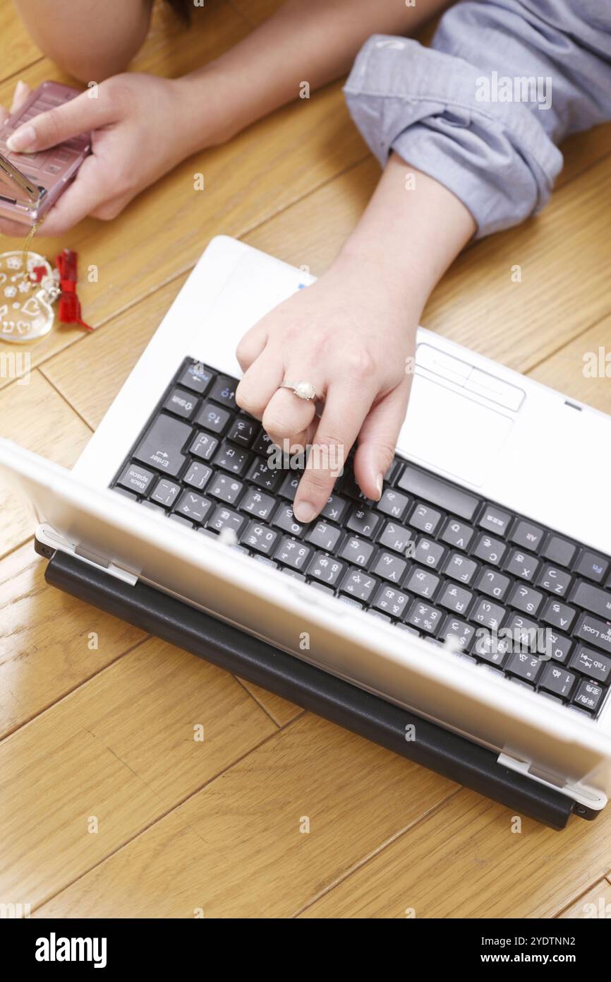 Internet and mobile phones hi-res stock photography and images - Alamy