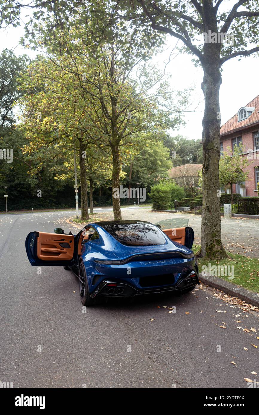 Blue aston martin hi-res stock photography and images - Alamy