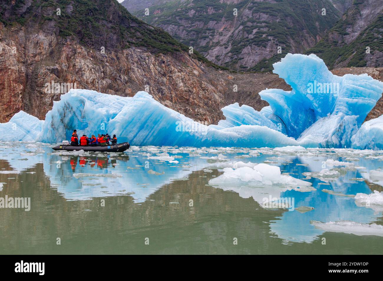 Guests from the Lindblad Expeditions ship National Geographic Sea Bird ...