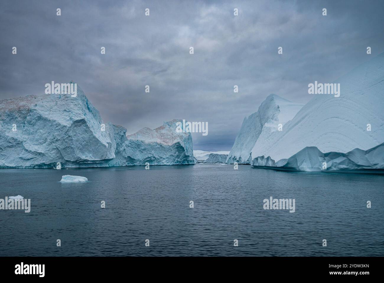 Sailing icebergs floating hi-res stock photography and images - Alamy