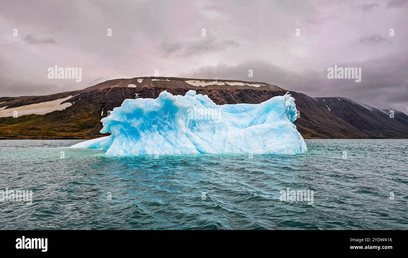 Floating iceberg, Dunes harbour, Devon island, Nunavut, Canadian Arctic ...