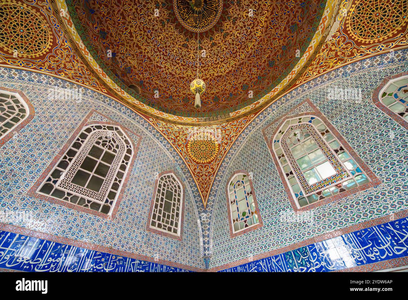 Ornamental ceiling patterns hi-res stock photography and images - Alamy