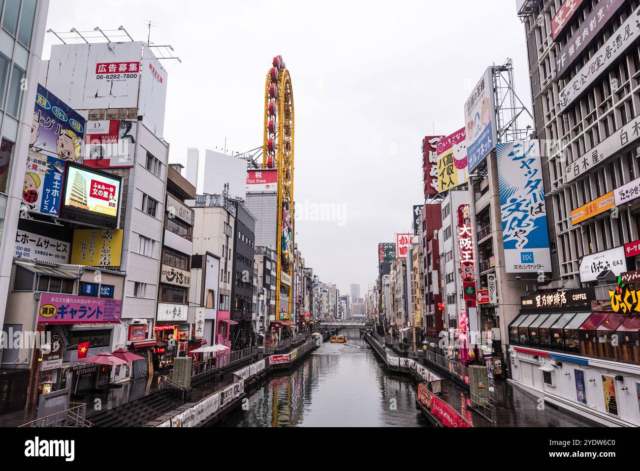 View along the channels, walking paths and bridges along Dotonbori ...