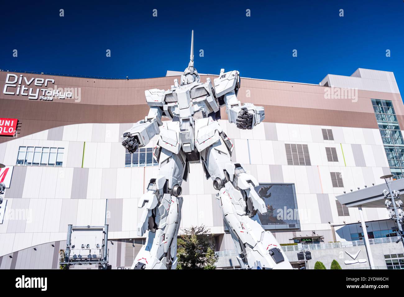 The life-sized Unicorn Gundam statue, Odaiba, against a blue sky, Tokyo ...