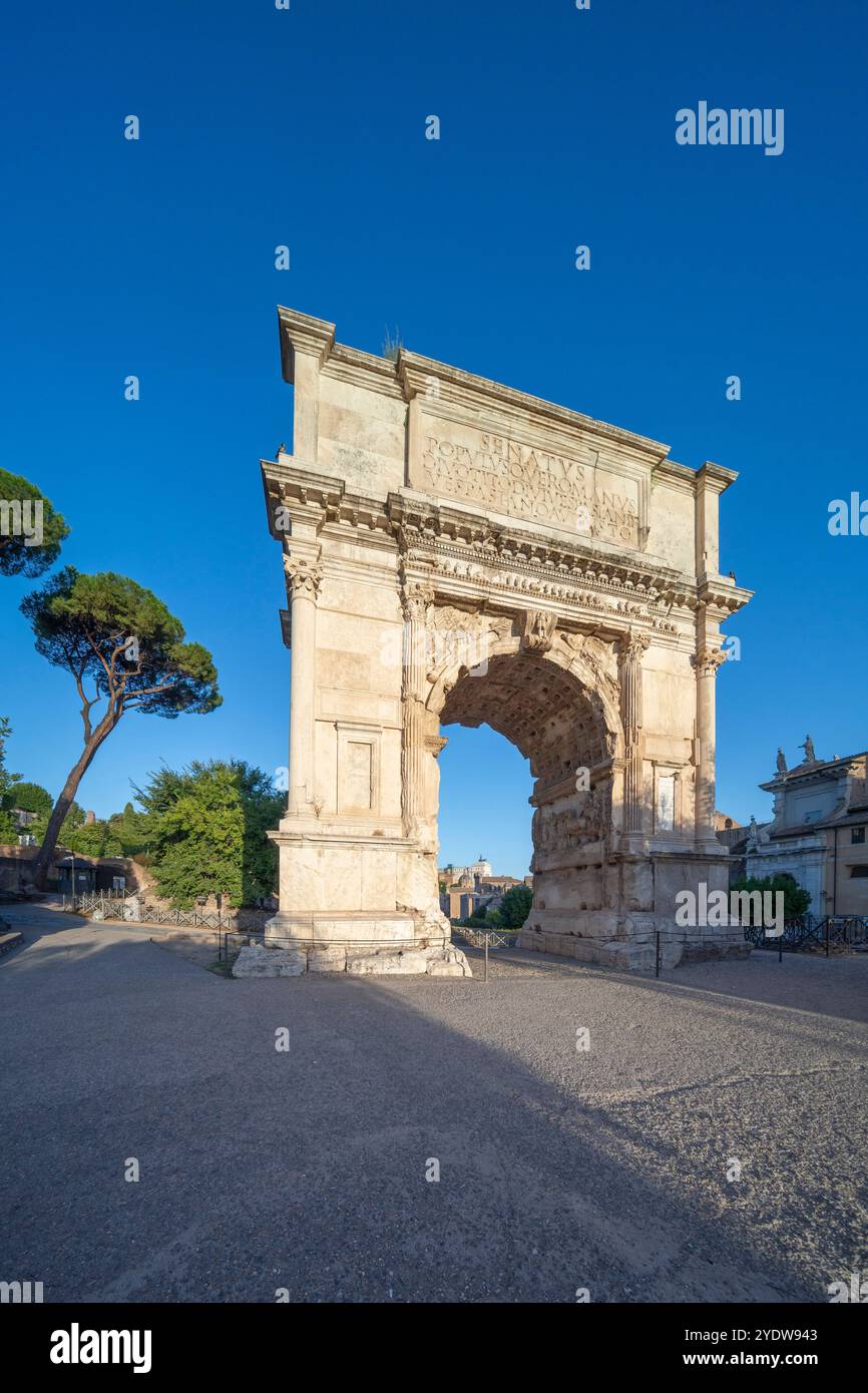 Arco di tito rome hi-res stock photography and images - Alamy