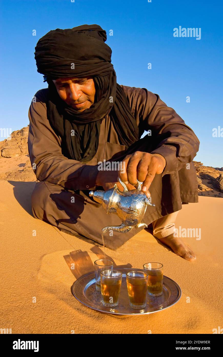 Tuareg serving tea, Erg Murzuq, Sahara Desert, Fezzan, Libya, North ...