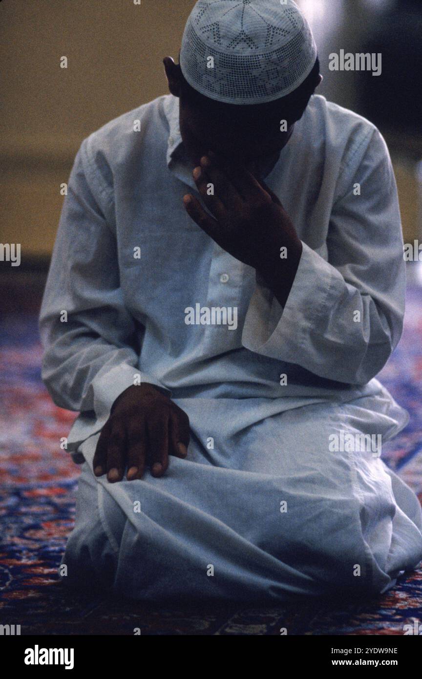 Prayer at the Grand Mosque, Aleppo, Syria Stock Photo - Alamy