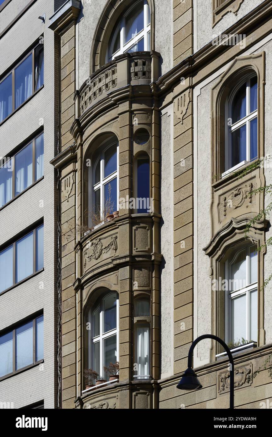 Sleek architectural style hi-res stock photography and images - Alamy