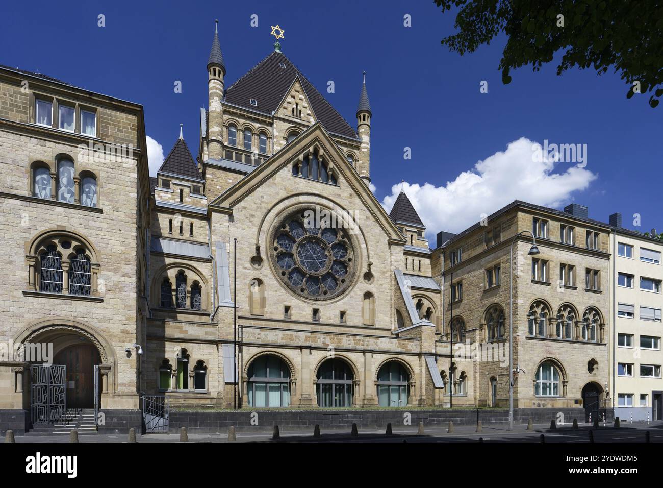 The largest synagogue in Cologne on a sunny day Stock Photo - Alamy