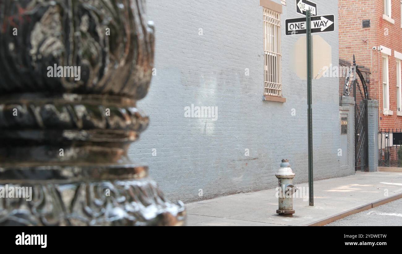 New York City oneway crossroad, Minetta street intersection one way ...