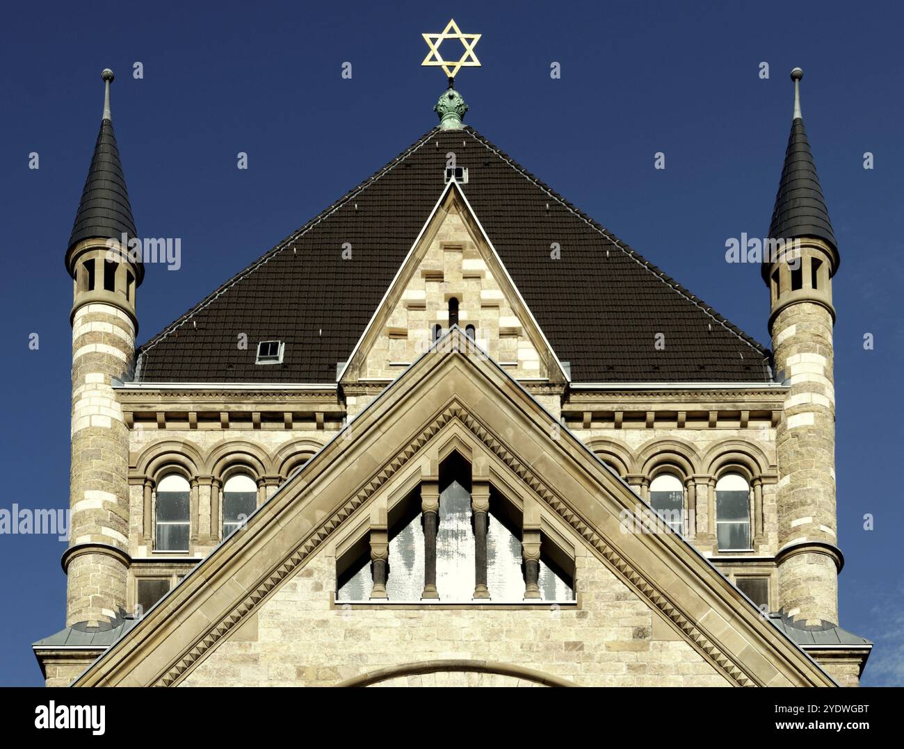Neo romanesque synagogue hi-res stock photography and images - Alamy
