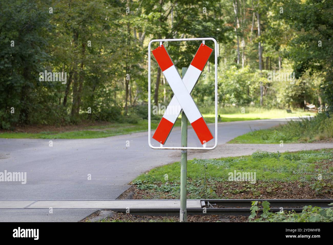 Safety signs at a railway crossing hi-res stock photography and images ...