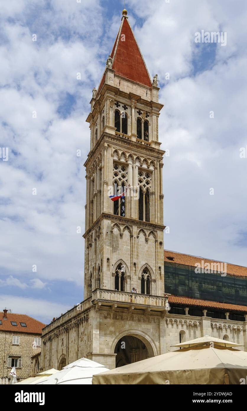Romanesque style bell clock hi-res stock photography and images - Alamy