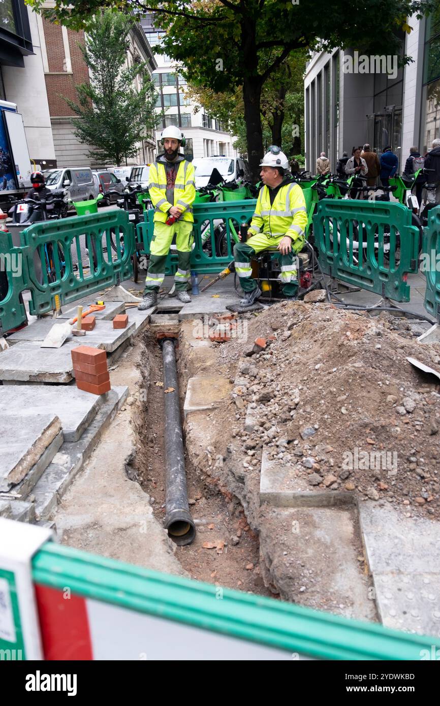 London pipe work pavement repair hi-res stock photography and images ...