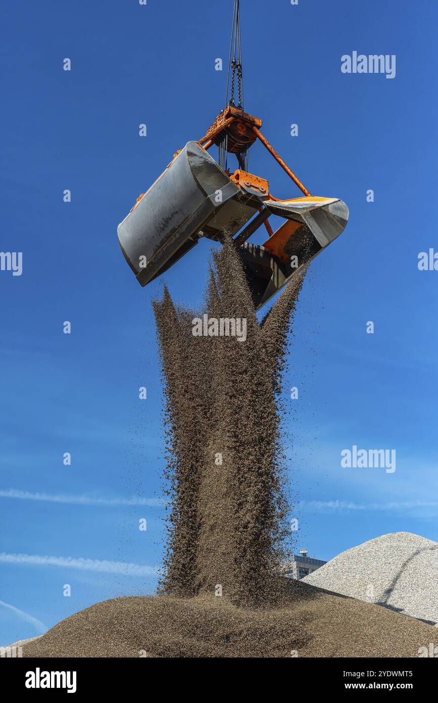 Sand crane hi-res stock photography and images - Alamy