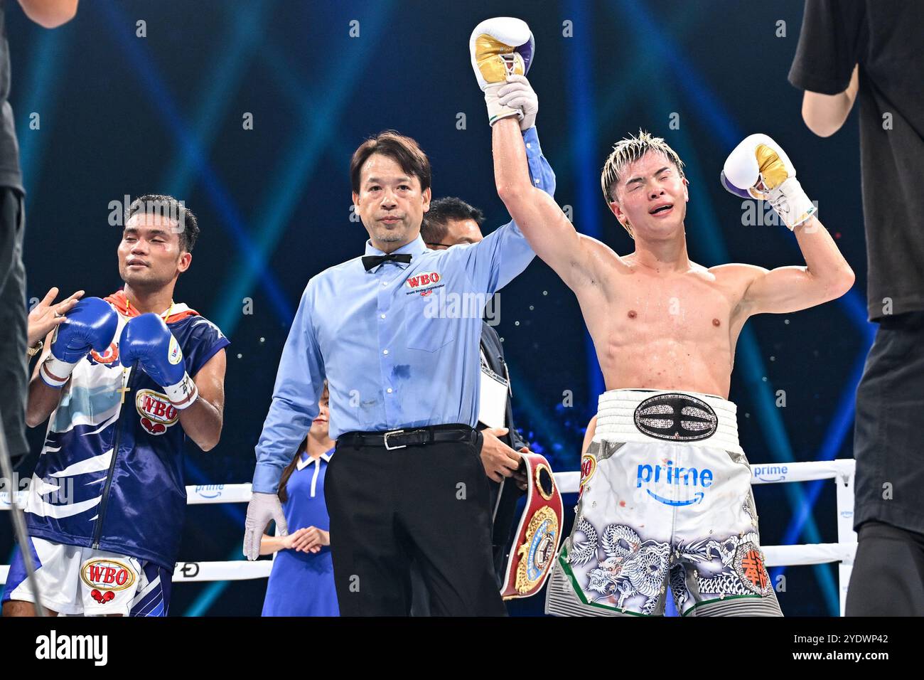 Tokyo, Japan. 14th Oct, 2024. Japan's Tenshin Nasukawa, right ...