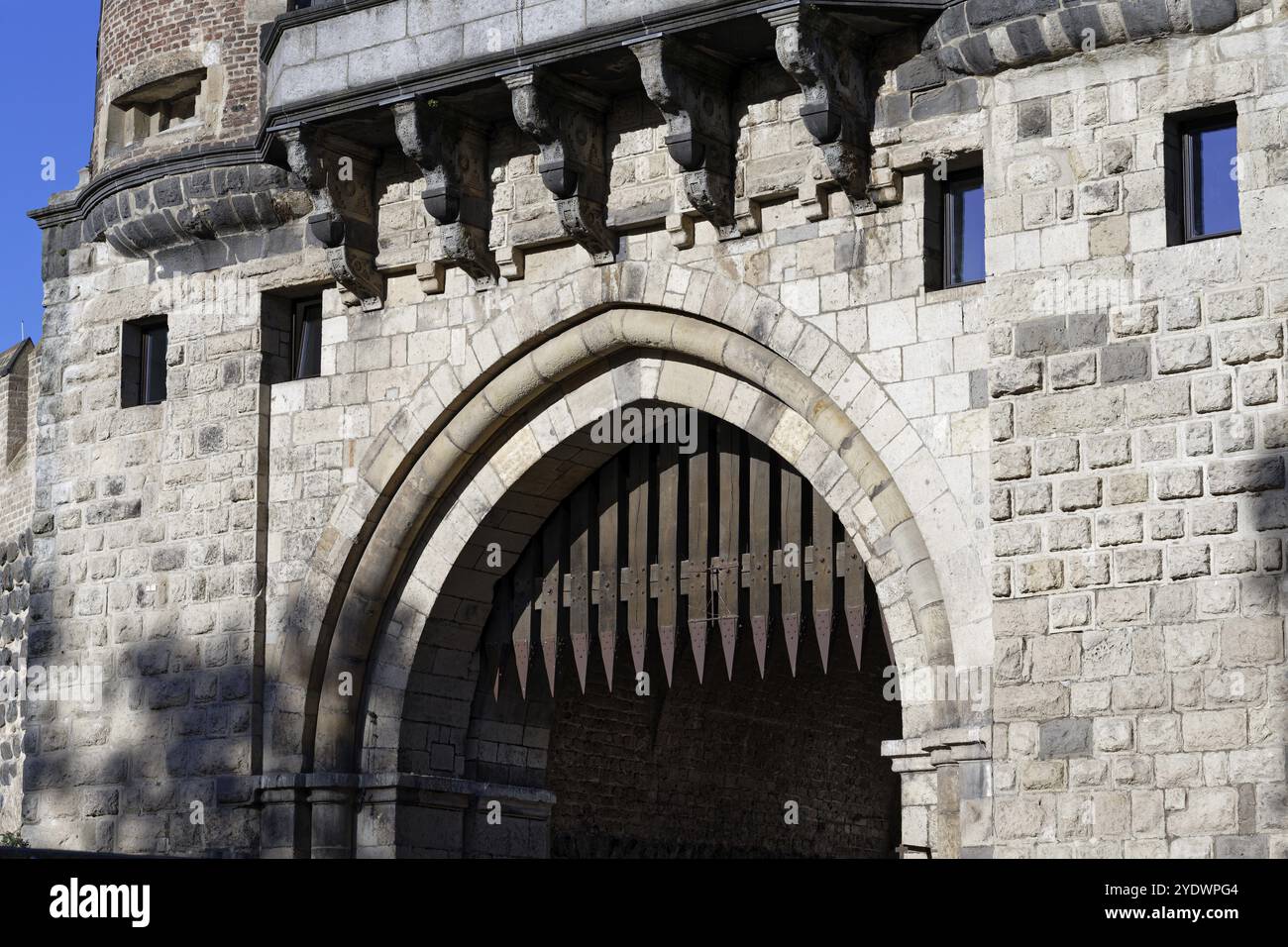 Medieval gate castle with portcullis and metal spikes in Cologne Stock ...