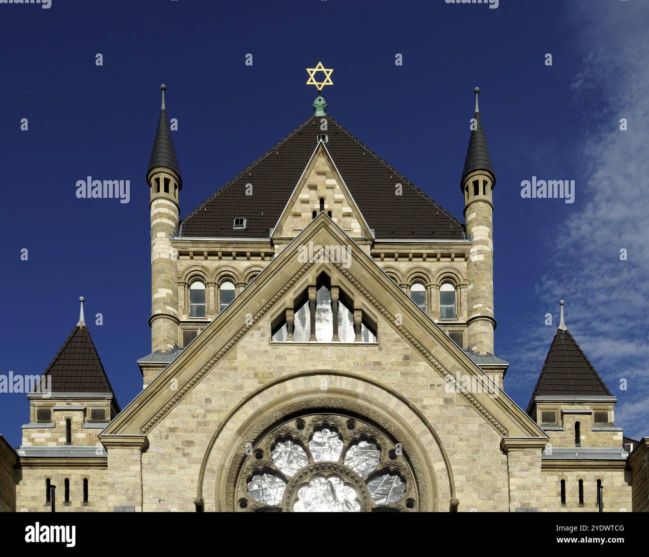 Neo romanesque synagogue hi-res stock photography and images - Alamy