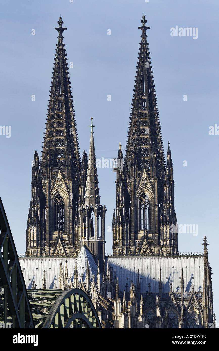 Double towers and crossing tower of Cologne Cathedral against a clear ...