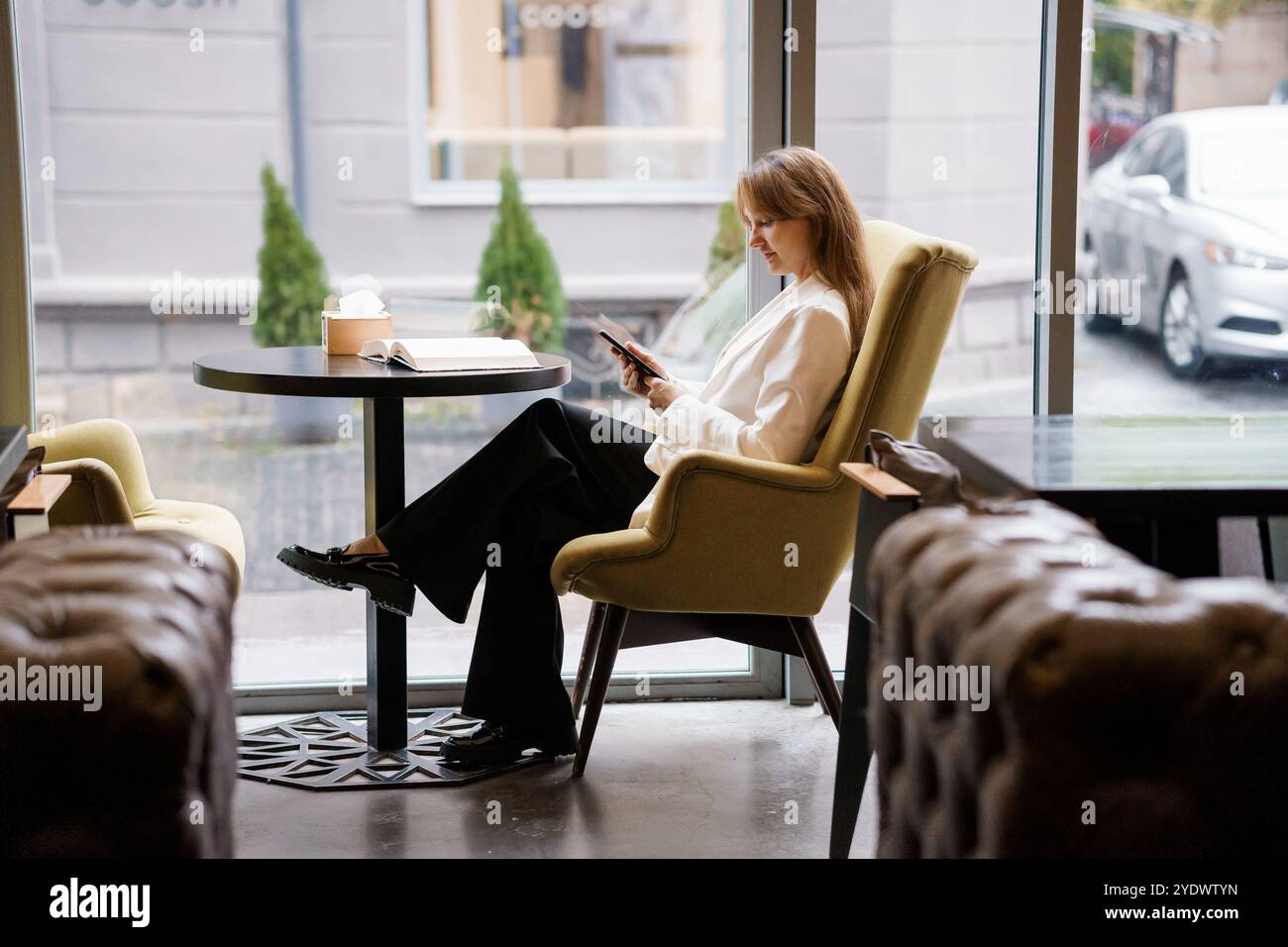 In chic cafe focused woman hi-res stock photography and images - Alamy