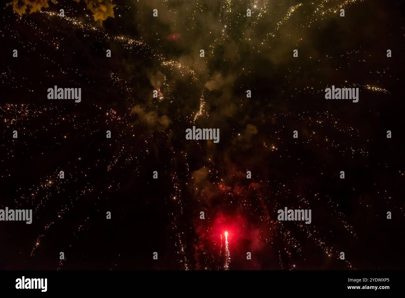 New year 2025 beautiful fireworks hi-res stock photography and images ...