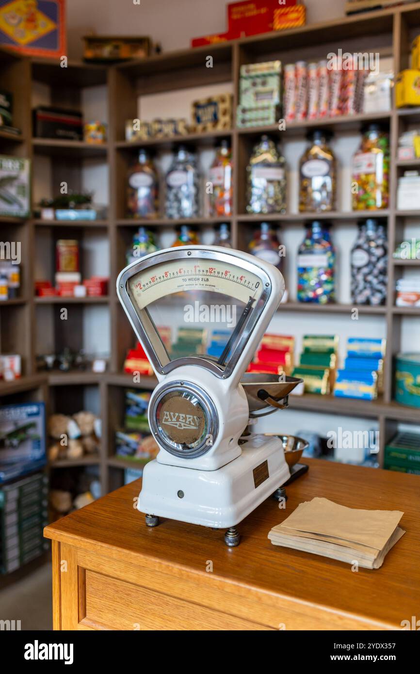Vintage Weighing Scale in a Traditional General Store Stock Photo - Alamy