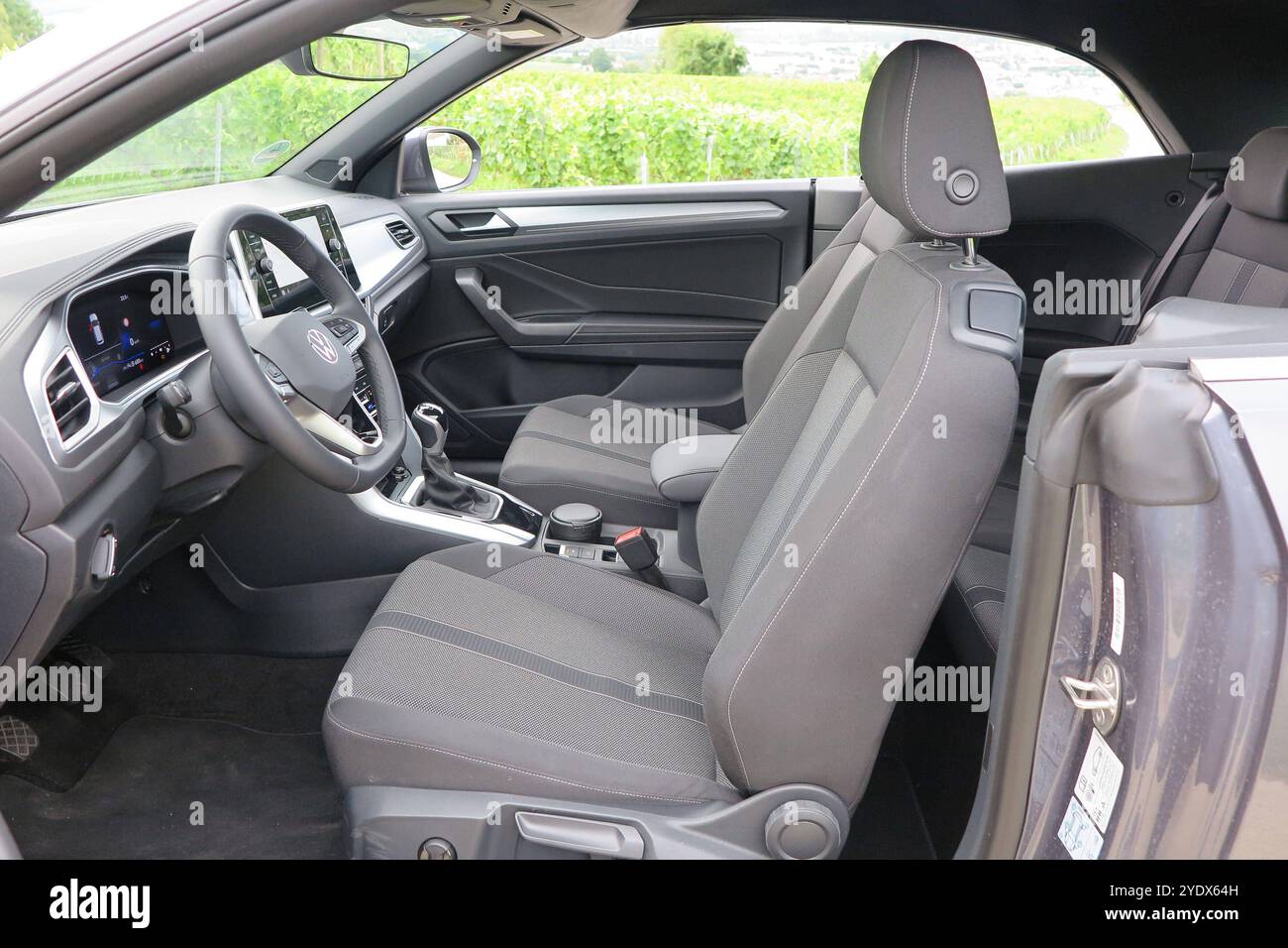 Innenraum des VW T-Roc Cabriolet Style 1.0 TSI Baujahr 2024, Typ A1 ...