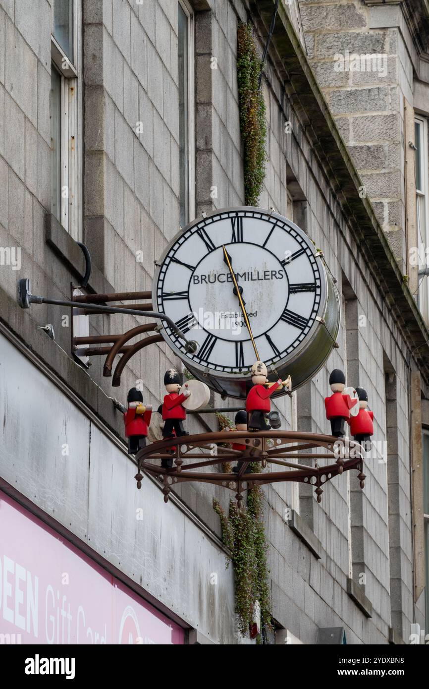 Clock scotland hi-res stock photography and images - Alamy